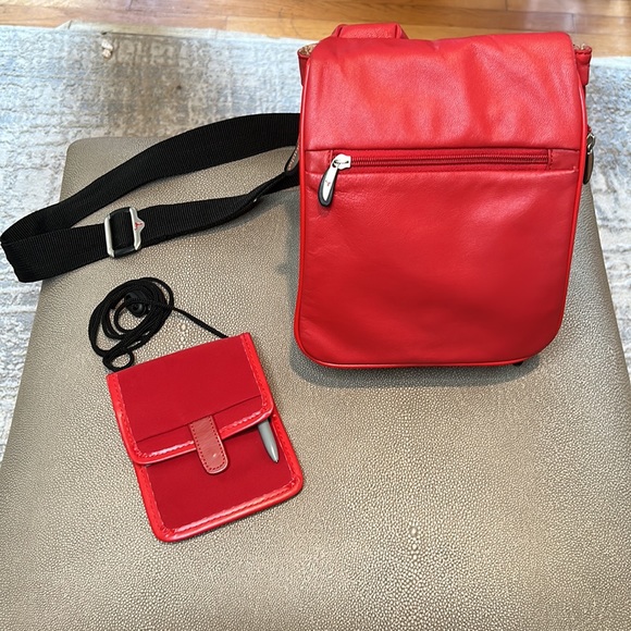 Travelon | Bags | Travelon Leather Crossbody Organizer Shoulder Bag ...